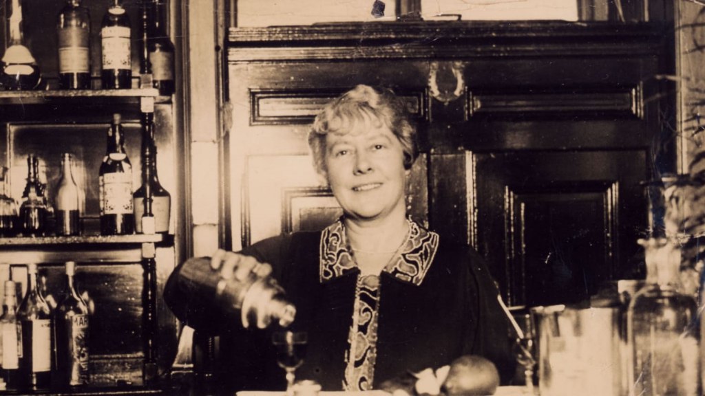 10 Famous Bartenders Who Shaped Cocktail History
